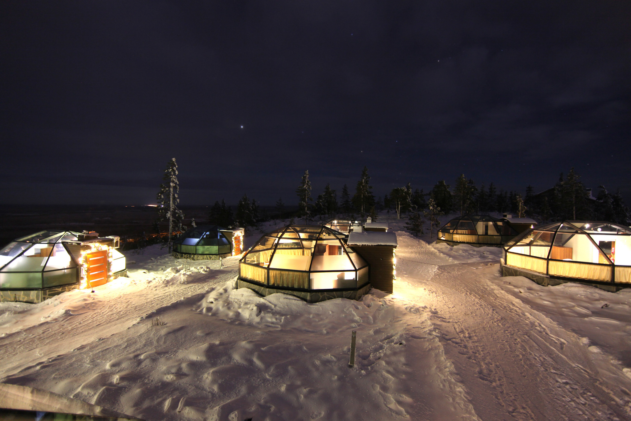 Glasiglu Finnland: Polarlichter vom Bett aus sehen – lohnt sich das?